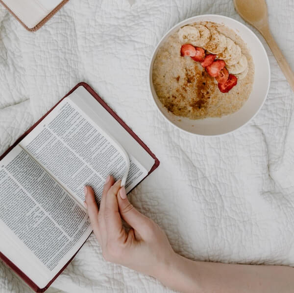 How to Read the Bible Daily (and Understand It) - Frosting and Confetti